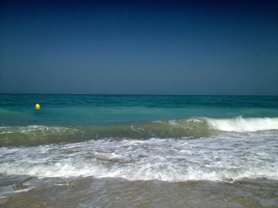 "Der Persische Golf mit seinem azurblauen Wasser" The St. Regis ...
