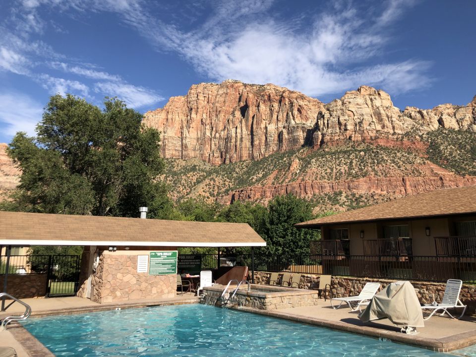 "Außenansicht" Hotel Bumbleberry Inn (Springdale) • HolidayCheck (Utah ...