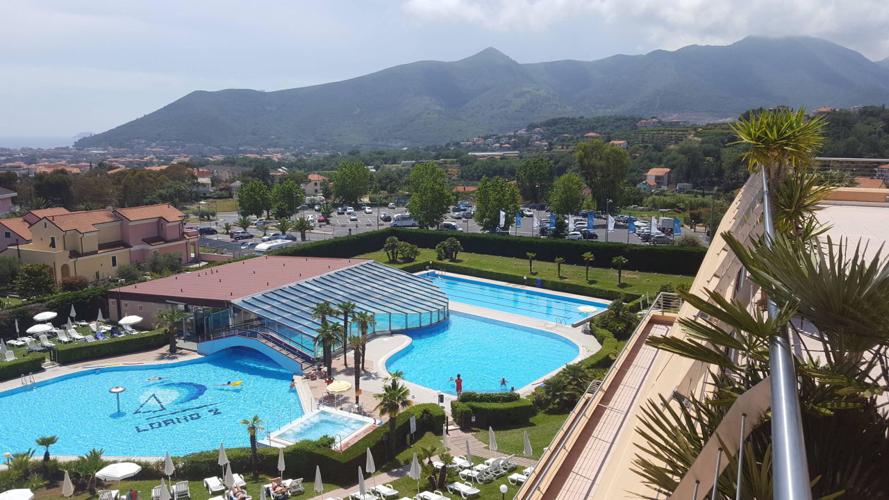 "Blick auf Berge" Loano 2 Village (Loano) • HolidayCheck (Ligurien ...