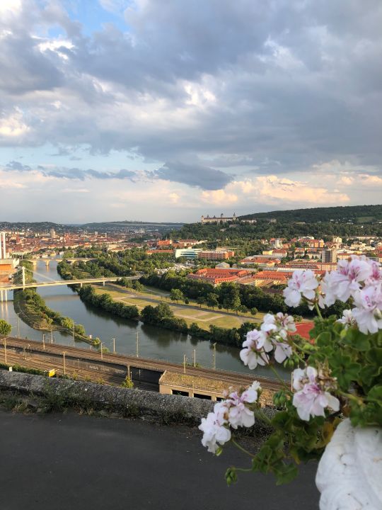 "Ausblick" Schlosshotel Steinburg (Würzburg) • HolidayCheck (Bayern ...