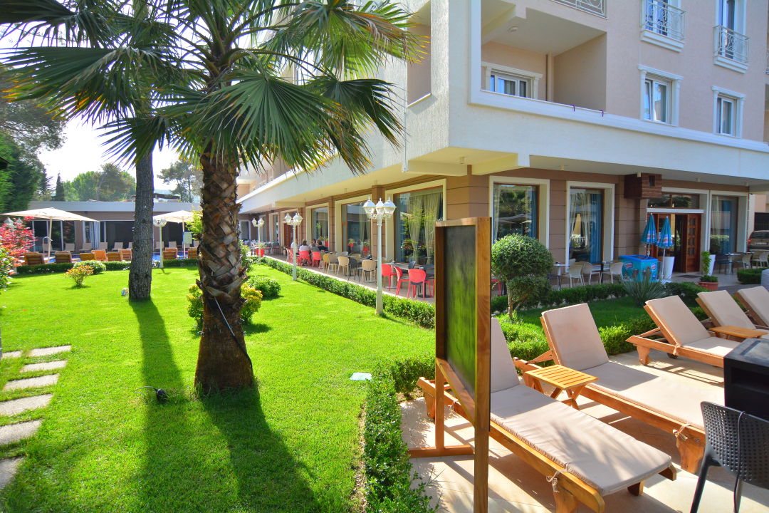 "Außenansicht" Sandy Beach Resort (Kavajë) • HolidayCheck (Albanien ...