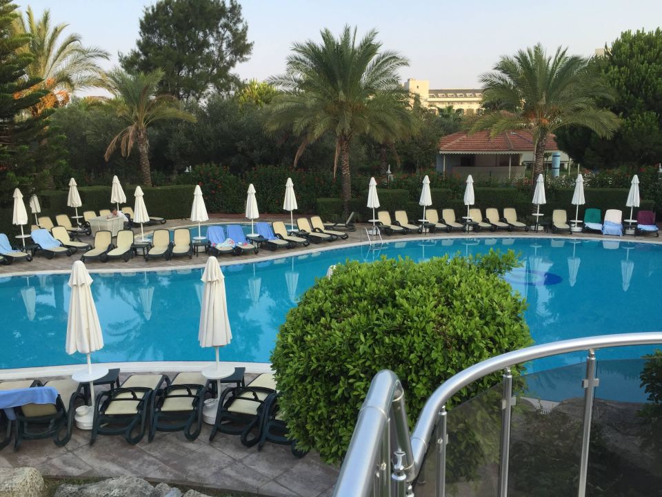 "Ausblick von der Restaurantterrasse auf den Pool" Side Sun Hotel (Side ...