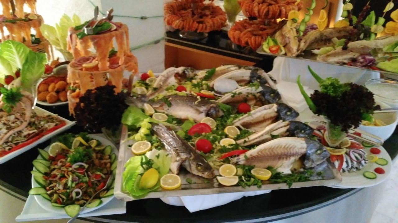 "Fischbüffet" Fe Beach/Febeach (Side - Kumköy) • HolidayCheck ...