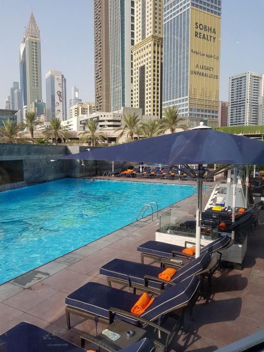 "Pool" Hotel Jumeirah Emirates Towers (Dubai) • HolidayCheck (Dubai ...