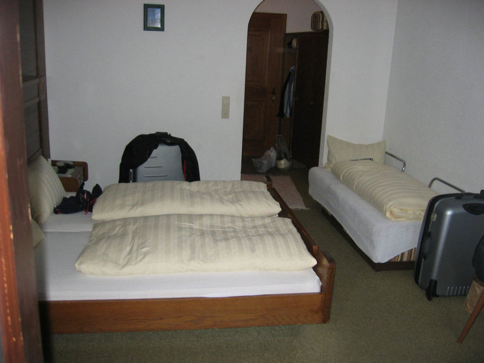 "Doppelbett und Zustellbett" Hotel Zerres (Partenen) • HolidayCheck ...