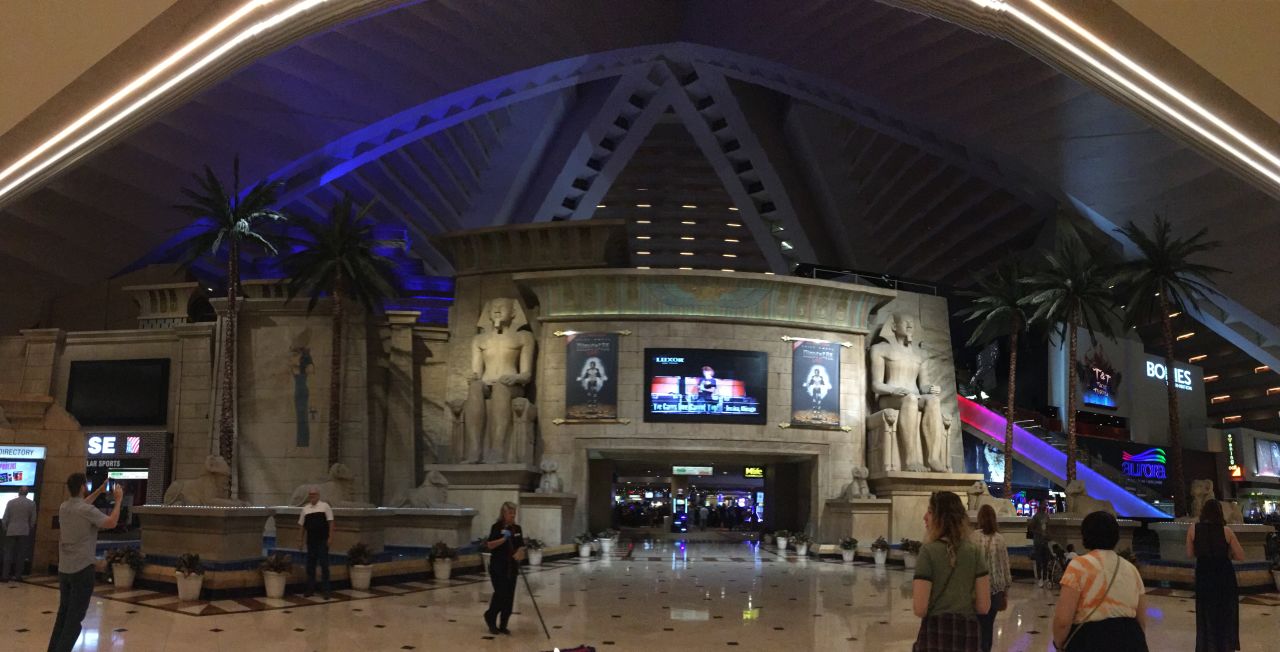 "Lobby" Hotel Luxor (Las Vegas) • HolidayCheck (Nevada | USA)