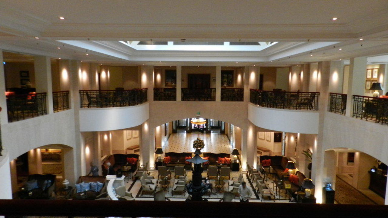 "Lobby aus der Belletage" Hotel Adlon Kempinski Berlin (Berlin-Mitte ...