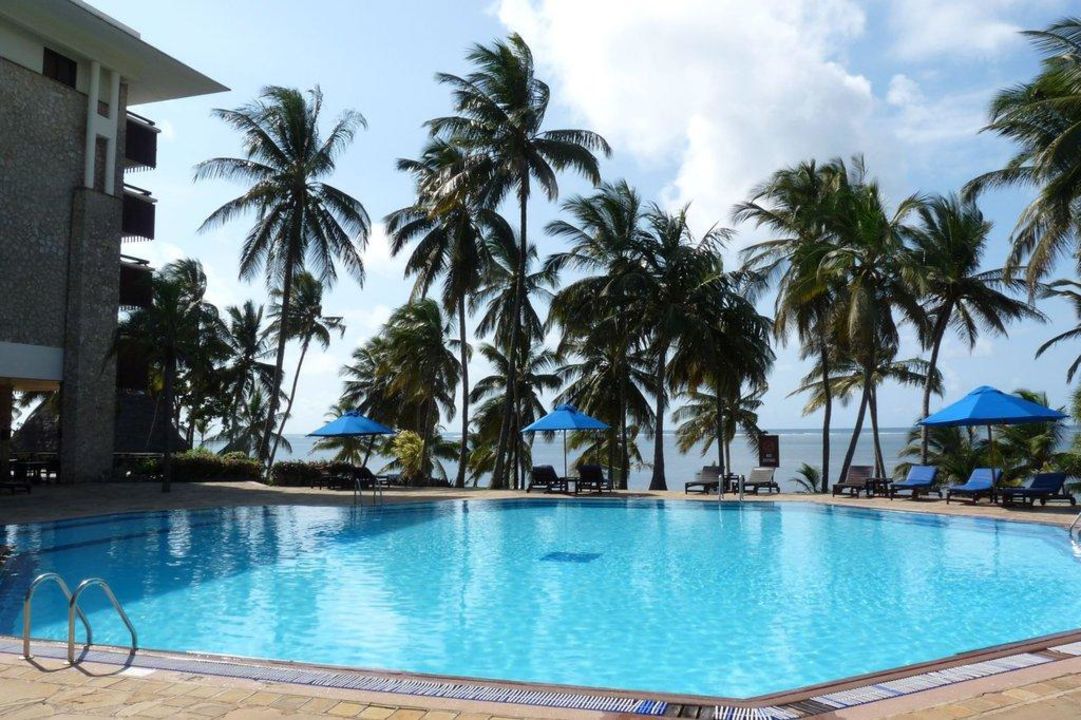 "Pool " Hotel Mombasa Continental Resort (Shanzu Beach) • HolidayCheck ...