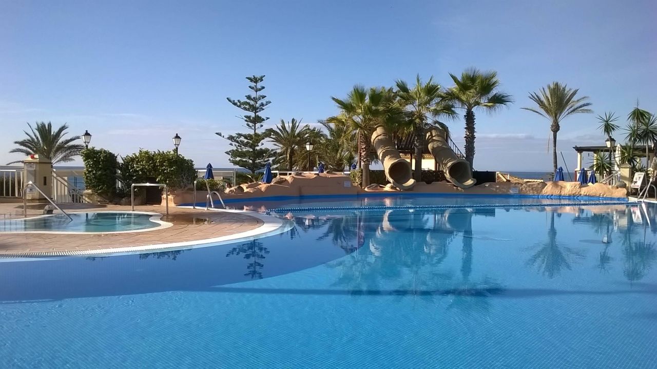 "Poolanlage" Marriott's Marbella Beach Resort (Marbella) • HolidayCheck ...