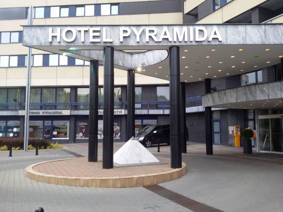 "Вход" Orea Hotel Pyramida (Prag / Praha) • HolidayCheck (Großraum Prag ...