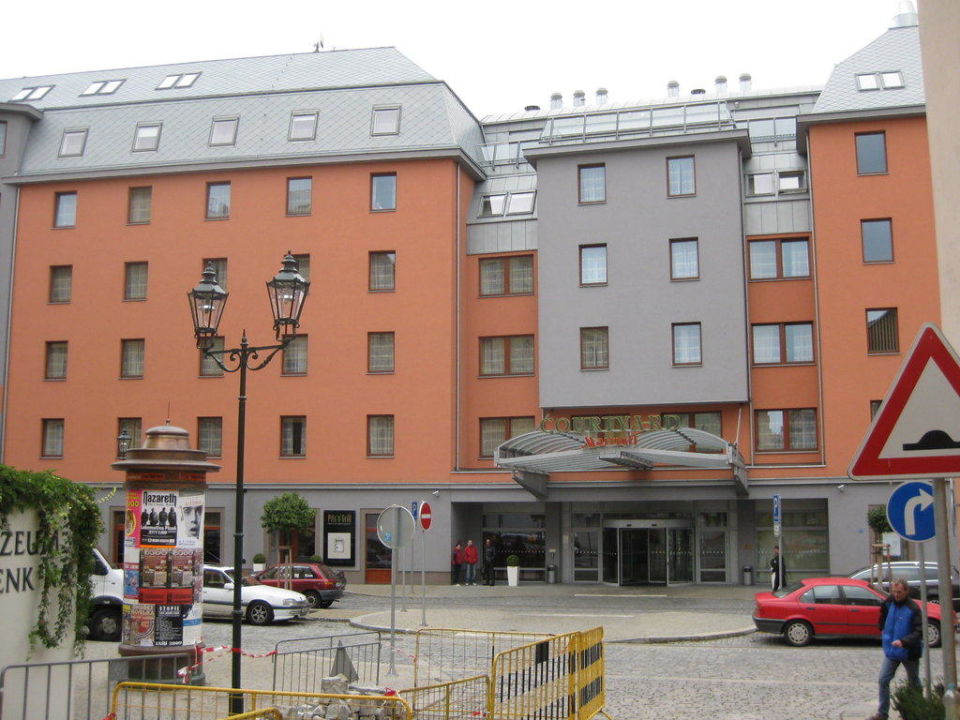 "Blick zum Haupteingang" Courtyard Hotel Pilsen (Plzeň / Pilsen ...