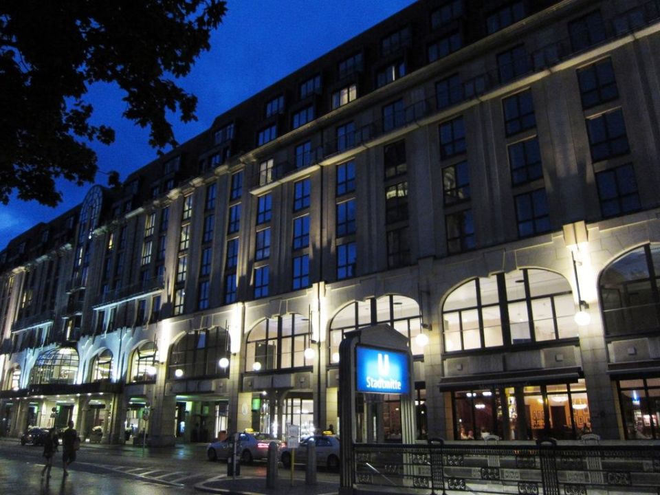 "Hotel Hilton bei Nacht" Hilton Berlin (Berlin-Mitte) • HolidayCheck ...