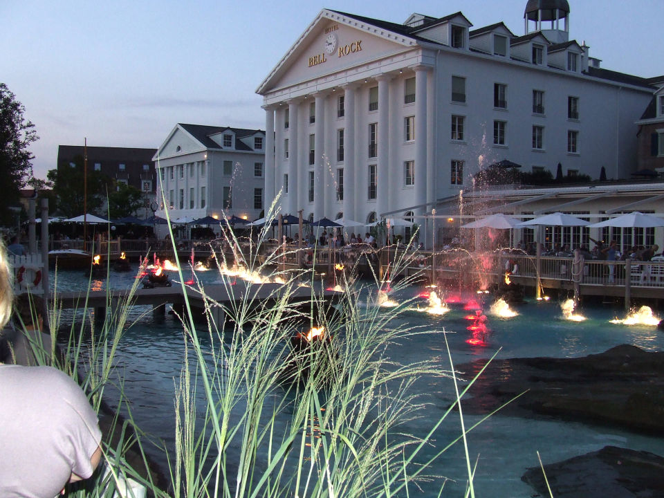 Bild "Der Hoteleingang" zu Hotel Bell Rock Europa-Park in Rust
