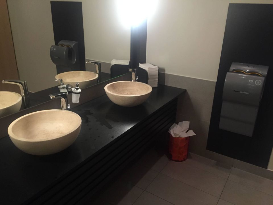 "Waschbecken im Restaurant-WC" Hotel Zollenspieker Fährhaus (Hamburg ...