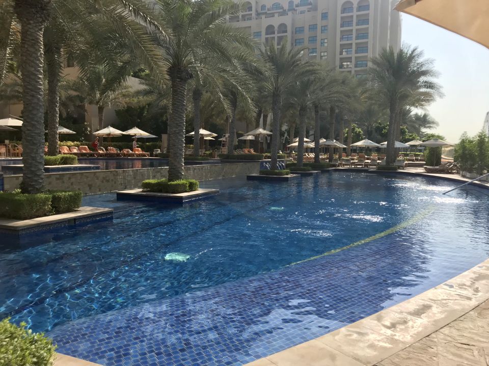 "Pool" Fairmont The Palm (Dubai) • HolidayCheck (Dubai | Vereinigte ...