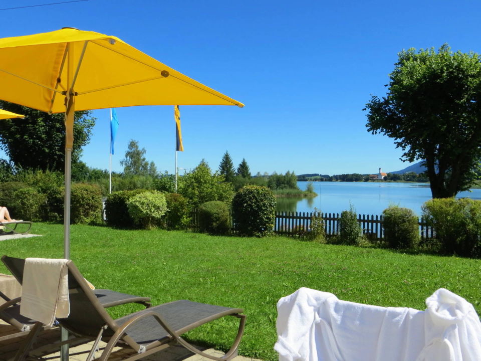 "Liegewiese mit Blick auf den Forggensee" Hotel Sommer (Füssen ...