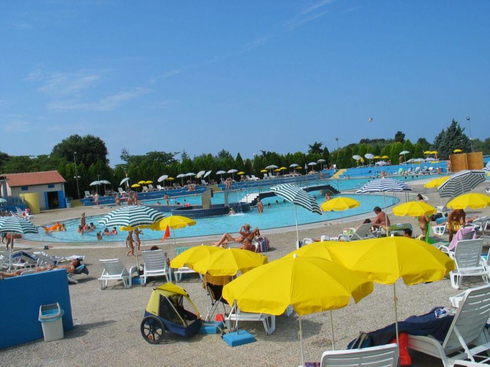"Pool in Valalta" FKK Valalta (Rovinj) • HolidayCheck (Istrien | Kroatien)