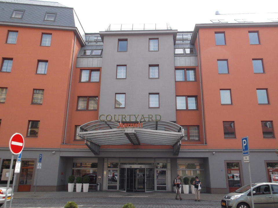 "Das Hotel von aussen" Courtyard Hotel Pilsen (Plzeň / Pilsen ...