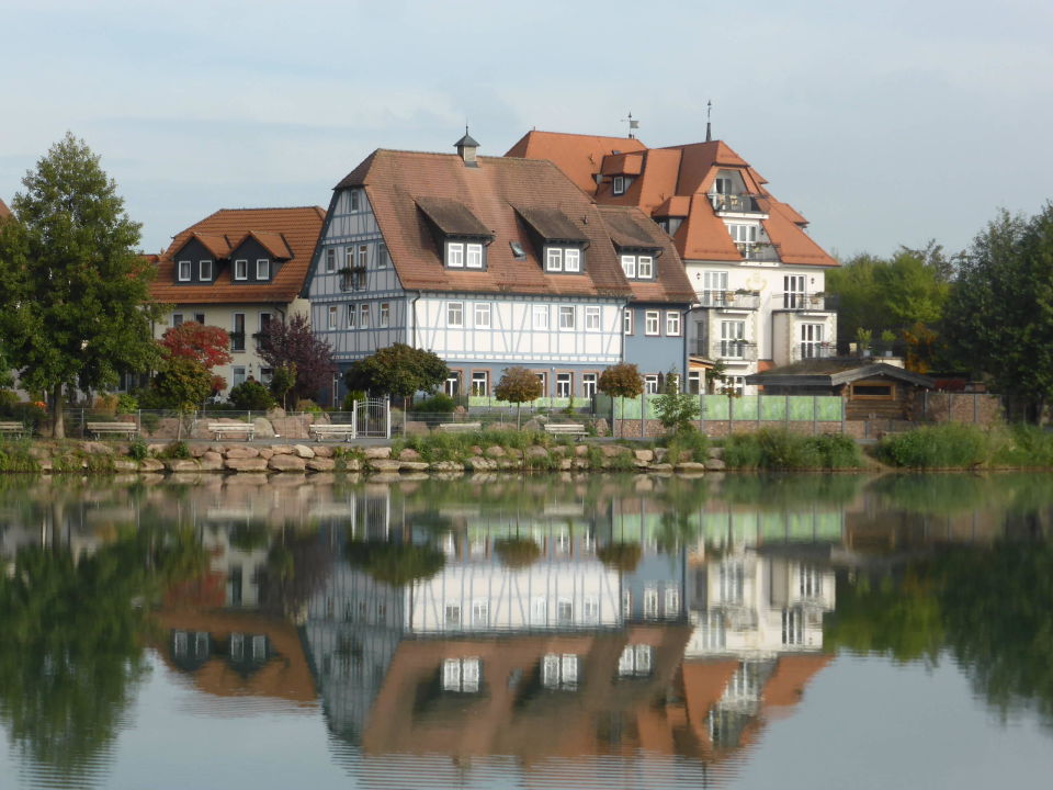 "Blick über den See" Seehotel Niedernberg (Niedernberg) • HolidayCheck ...