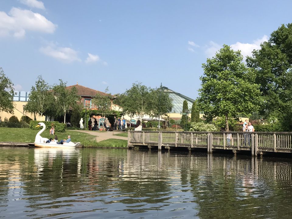 "Außenansicht" Center Parcs De Eemhof (Zeewolde) • HolidayCheck ...