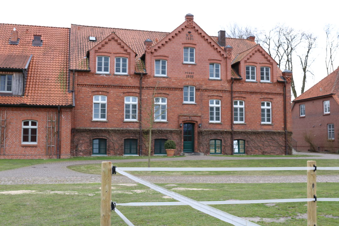 "Außenansicht" Golfhotel Schloss Lüdersburg (Lüdersburg) • HolidayCheck ...