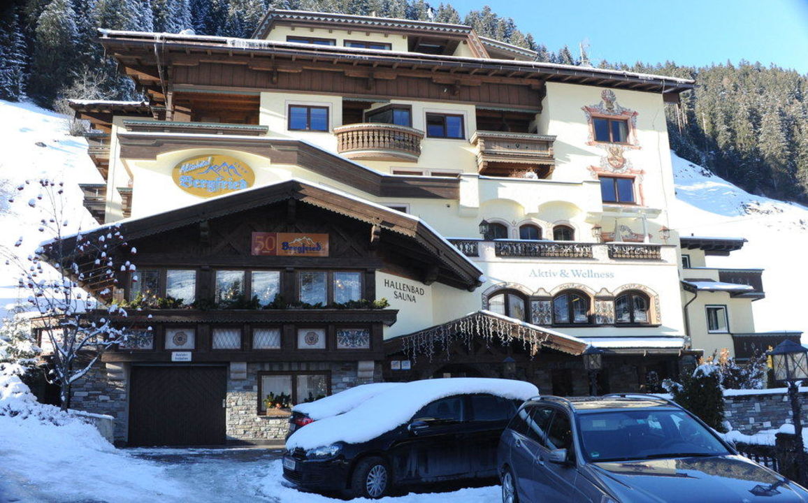 "Hotel Bergfried" Aktiv- & Wellnesshotel Bergfried (Tux/Zillertal ...