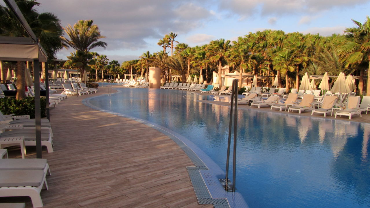 "Pool" Hotel Riu Palace Cabo Verde (Santa Maria) • HolidayCheck (Sal ...