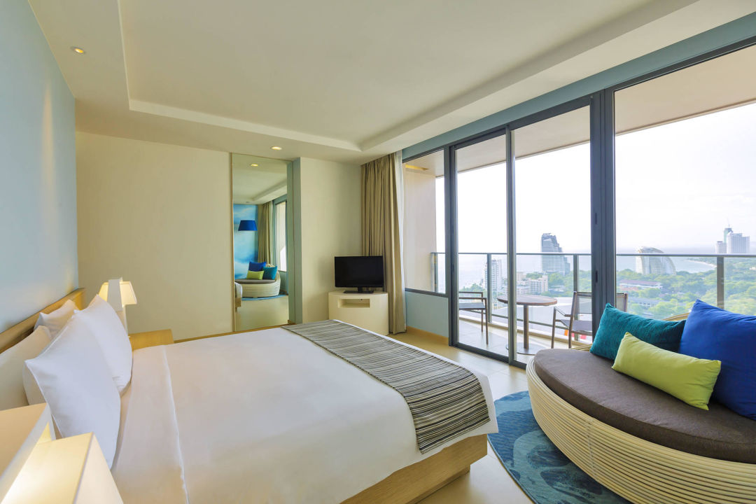 "Executive Suite - Club Access Ocean View" Hotel Holiday Inn Pattaya ...