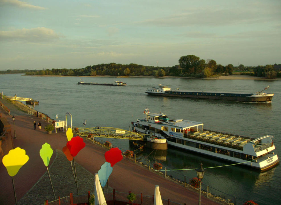 "Abendstimmung am Rhein" Hotel Rheinpark Rees (Rees) • HolidayCheck ...