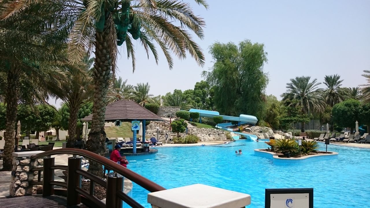 "Pool" Radisson Blu Hotel & Resort Al Ain (Al Ain) • HolidayCheck (Abu ...
