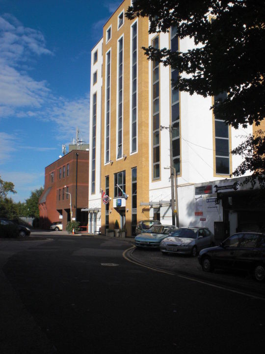 "Eingangsbreich" Hotel Holiday Inn Express Watford Junction (Watford ...