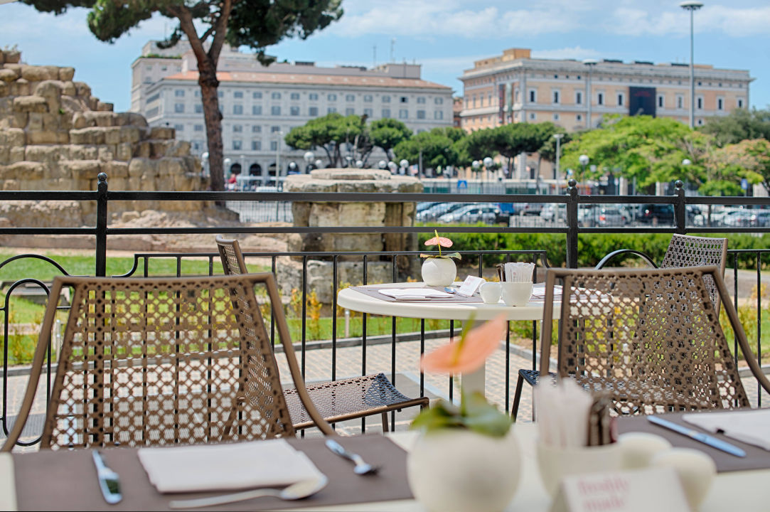 "Exterior Restaurant" NH Collection Roma Palazzo Cinquecento (Rom ...