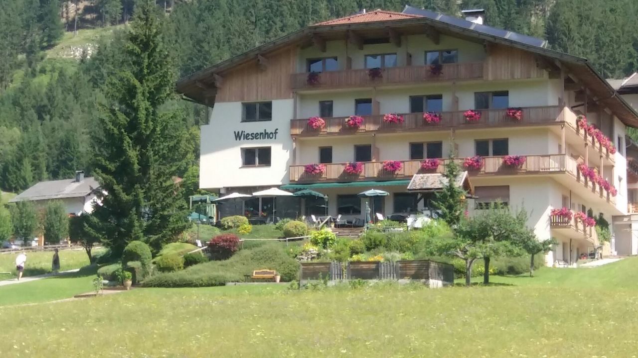 "Außenansicht" Hotel Wiesenhof direkt am Weissensee (Weissensee ...