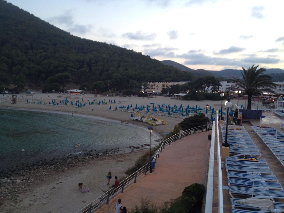 "Strand " Cala Llonga Resort (Cala Llonga) • HolidayCheck (Ibiza | Spanien)