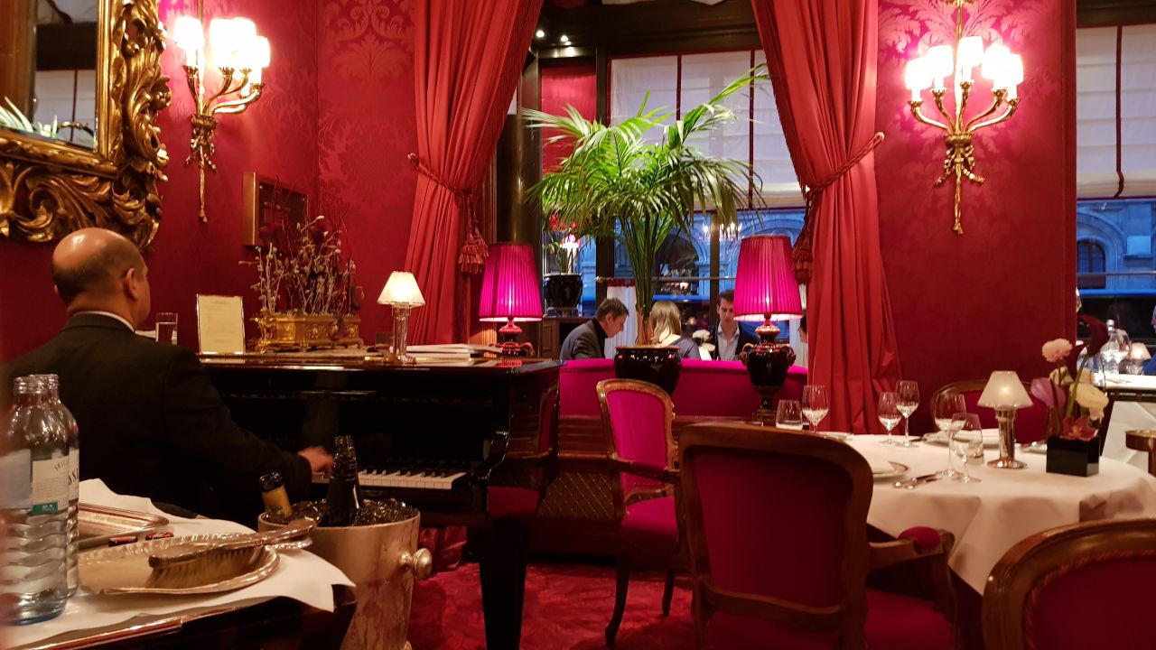 "Rote Bar " Hotel Sacher (Wien) • HolidayCheck (Wien | Österreich)