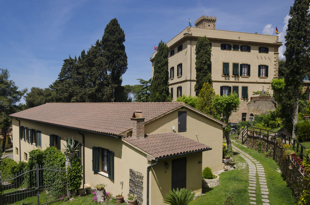 "Außenansicht" Villa Elena (Guardistallo) • HolidayCheck (Toskana ...