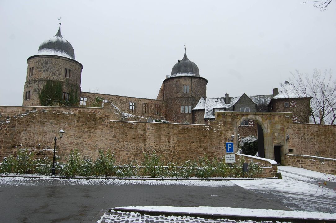 "Eingang zum Märchenschloss Sababurg" Hotel Dornröschenschloss Sababurg ...