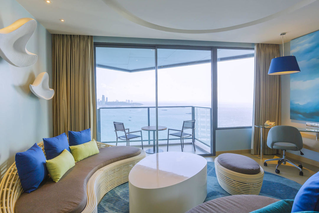 "Executive Suite - Club Access Ocean View" Hotel Holiday Inn Pattaya ...