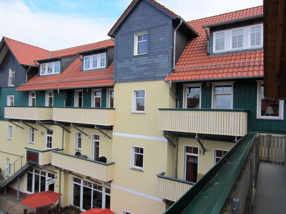 "Blick von unserem Balkon auf das Hotelgebäude" Apart Hotel Wernigerode ...
