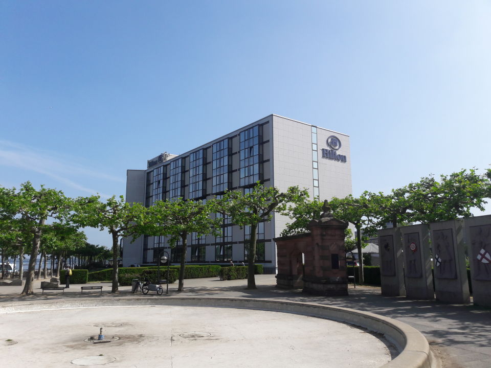 "Außenansicht" Hilton Mainz (Mainz) • HolidayCheck (Rheinland-Pfalz ...