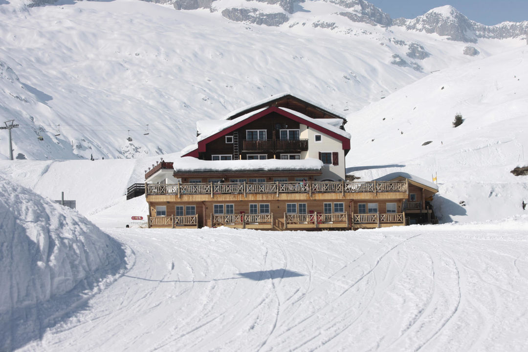 "Hotel im Winter, direkt an der Piste" Berghotel Hamilton Lodge ...