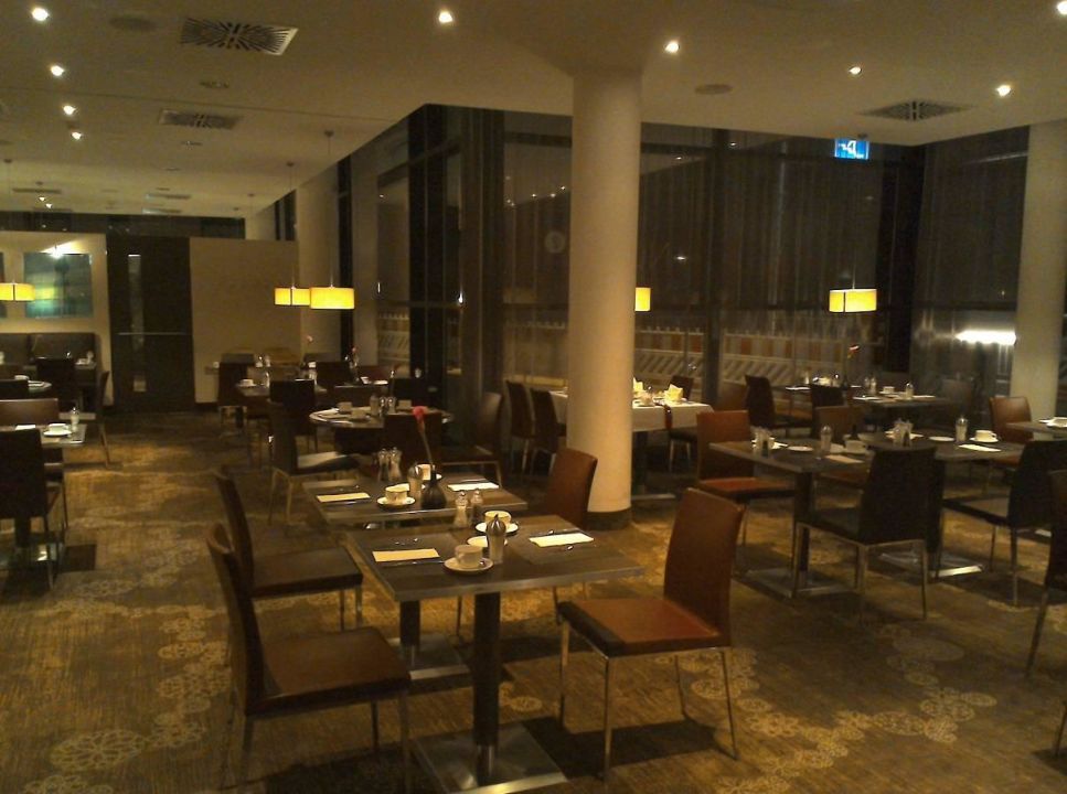 "Blick ins Restaurant / Vorbereitung Frühstück" Novotel Hamburg City ...
