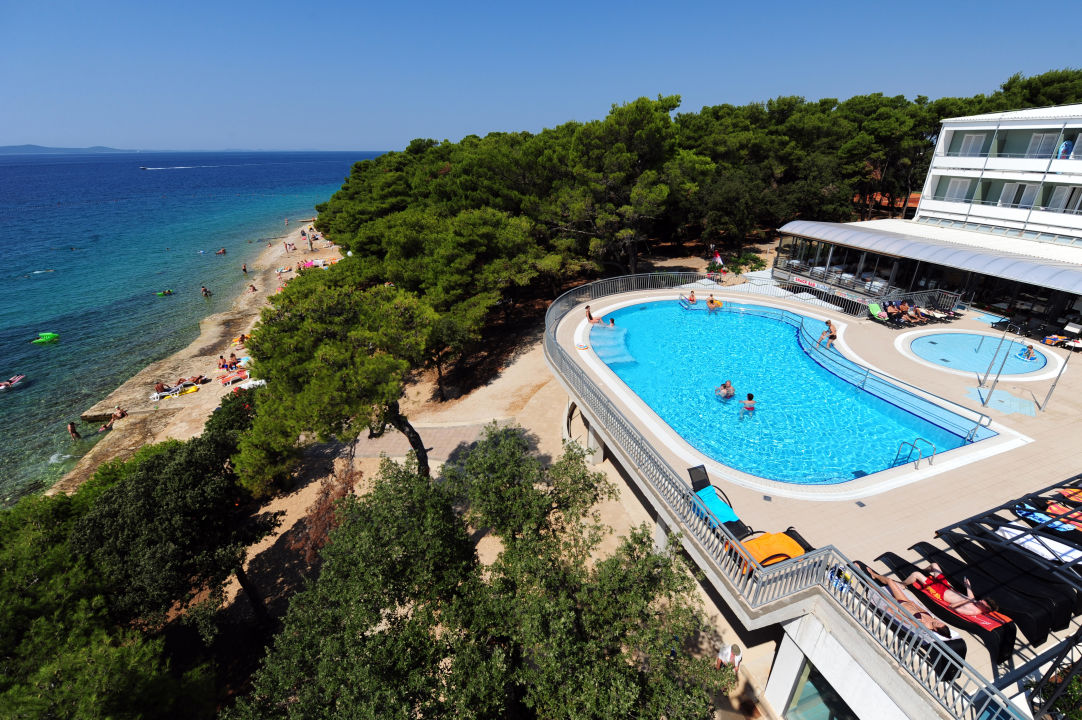 "Enjoy the pool!" Hotel Pinija (Petrcane) • HolidayCheck (Dalmatien ...