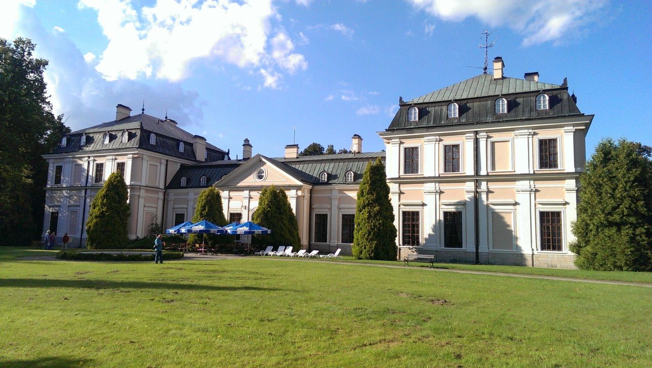 "Wunderschön" Pałac Sieniawa (Sieniawa) • HolidayCheck (Karpatenvorland ...