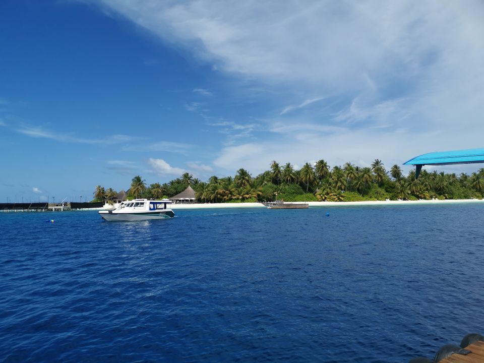 "Außenansicht" Angaga Island Resort (Vilamendhoo) • HolidayCheck (Alif ...