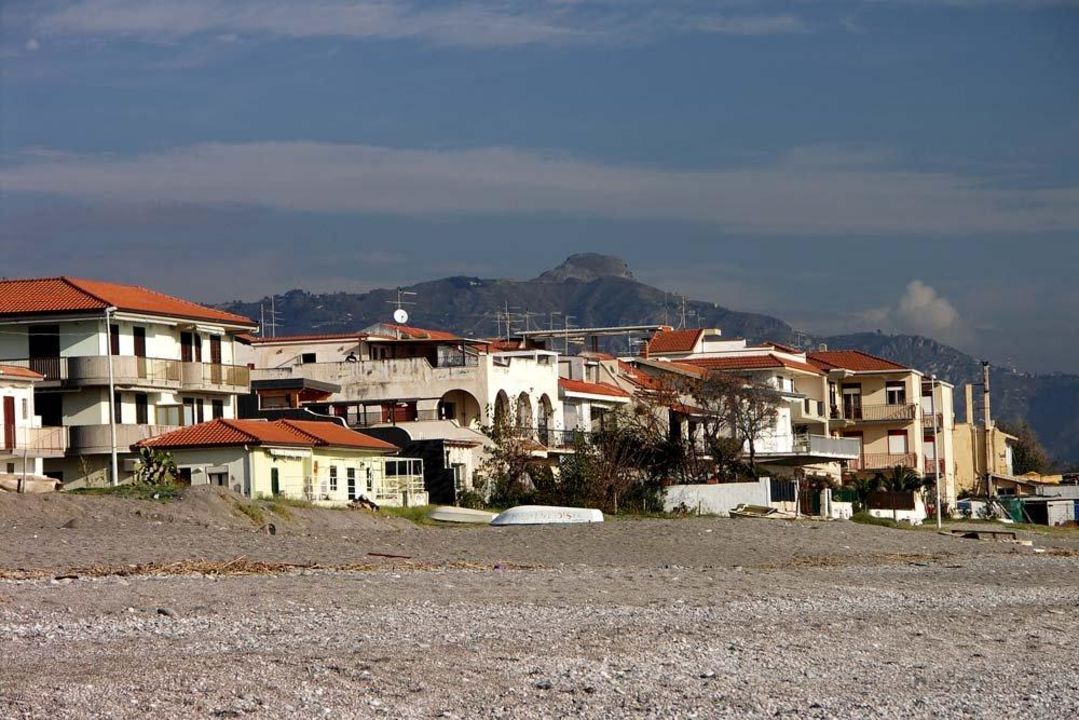 "Plaża w Fondachello" Kings House Hotel Resort (Fondachello di Mascali ...