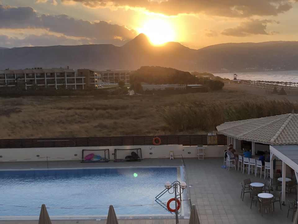 "Ausblick" Neptuno Beach (Amoudara) • HolidayCheck (Kreta | Griechenland)