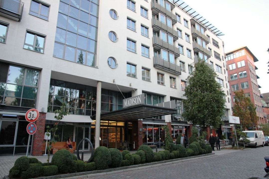 "Eingangsbereich Madison HH" The Madison Hotel Hamburg (Hamburg ...