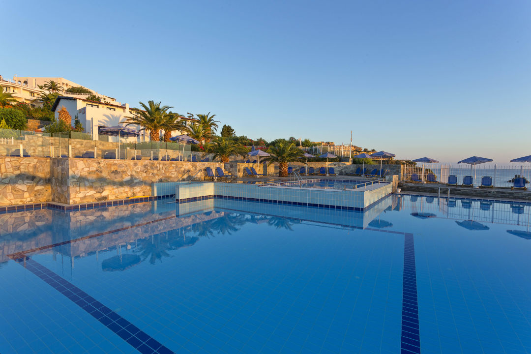 "Sea Water Pool" Peninsula Resort & Spa (Agia Pelagia) • HolidayCheck ...