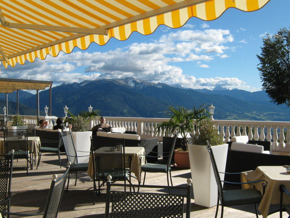 "Cafe- Terrasse" Parkhotel Holzerhof (Maranza / Meransen ...